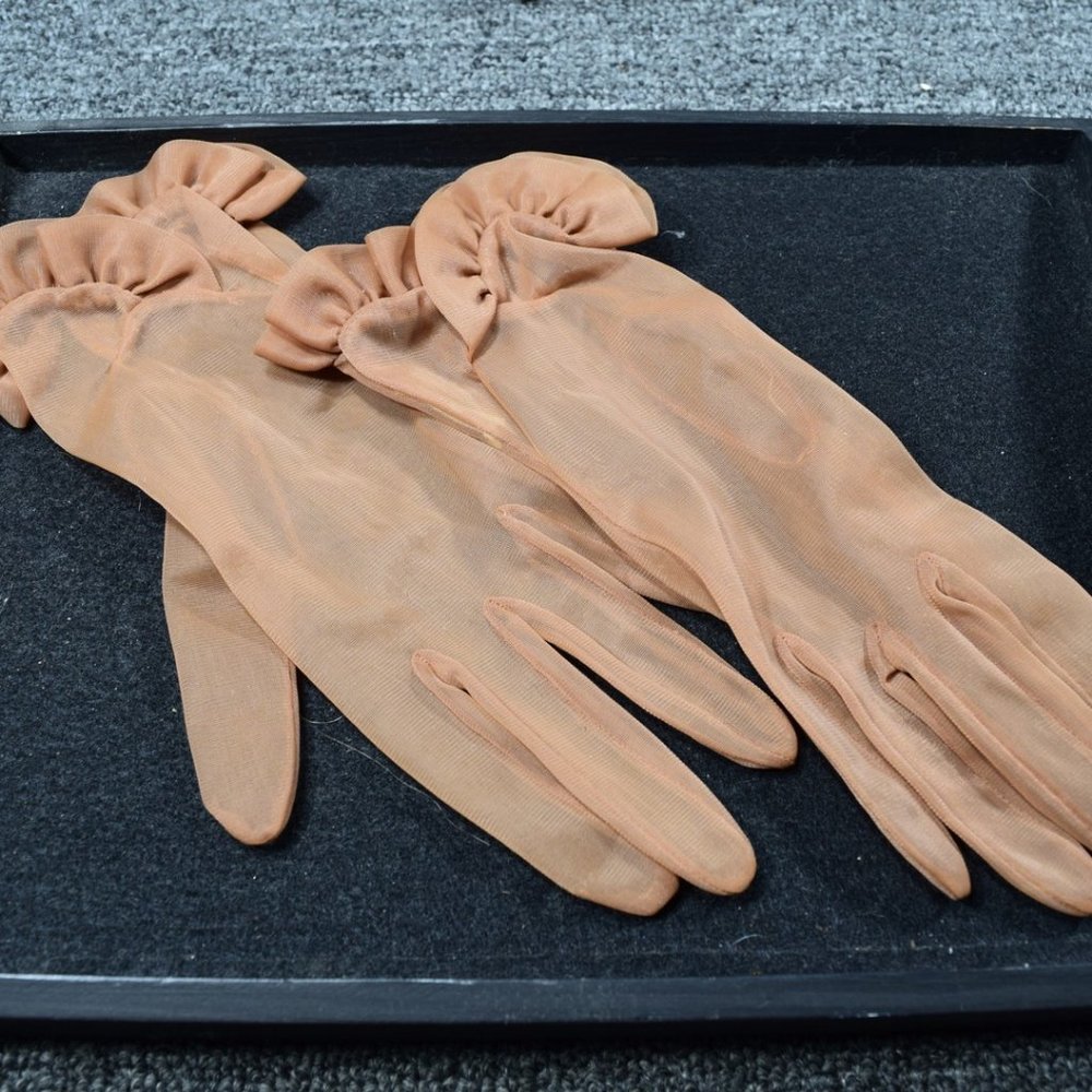 Vintage Beige Hansen Sheer Nylon Gloves Ruffle Edg - Gem